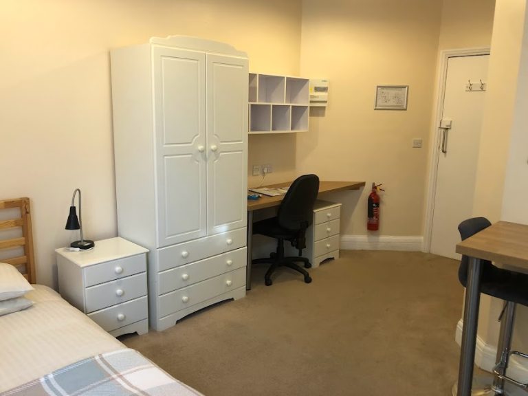 Single Room - Ensuite and own kitchen - NOOC